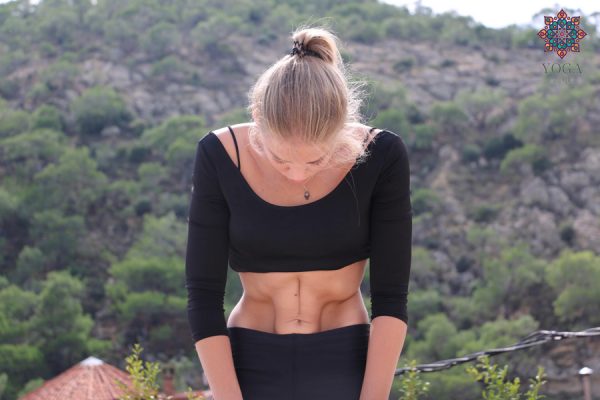 Nauli Kriya - A step by step guide - YogaByLily.com